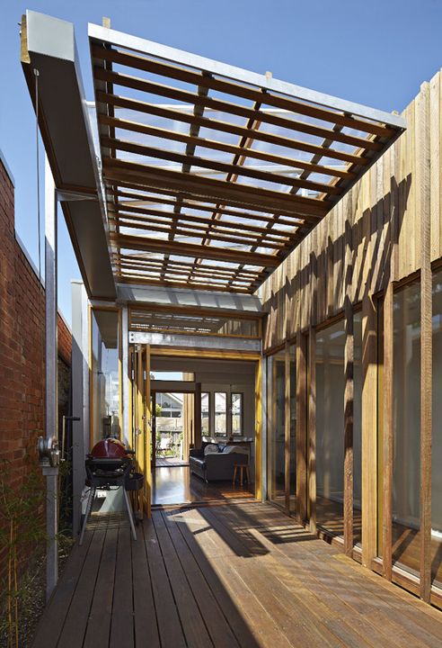 Convertible Courtyard House: When The Clouds Roll In, So Does the Roof