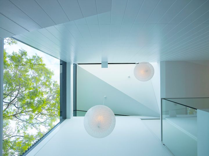 Cosgriff House: Semi-Subterranean Extension for Backyard Connection