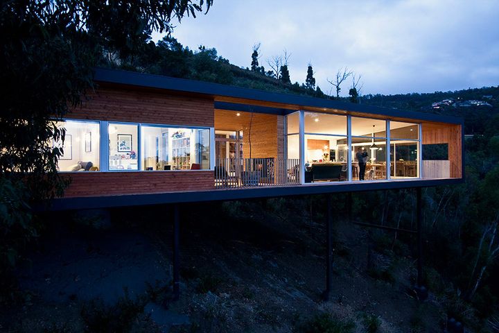 Highway House Seems to Float Dramatically Above a Sheer Slope