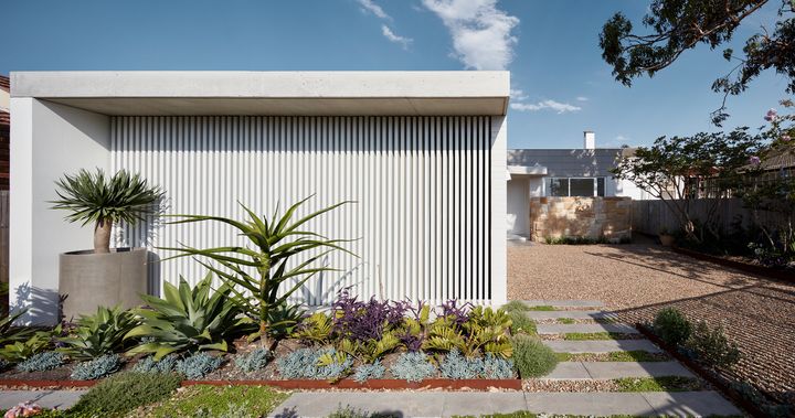 This Sydney Home Turns the Traditional Aussie House on its Side