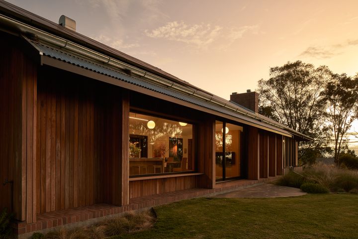 A House in the Dry is adapted to Australia's climate and landscape