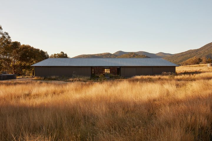 A House in the Dry is adapted to Australia's climate and landscape
