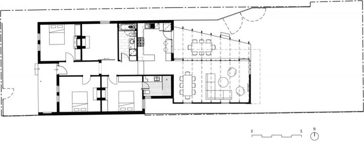 Jack's House: A House Bursting at the Seams Gets a New Timber 'Gusset