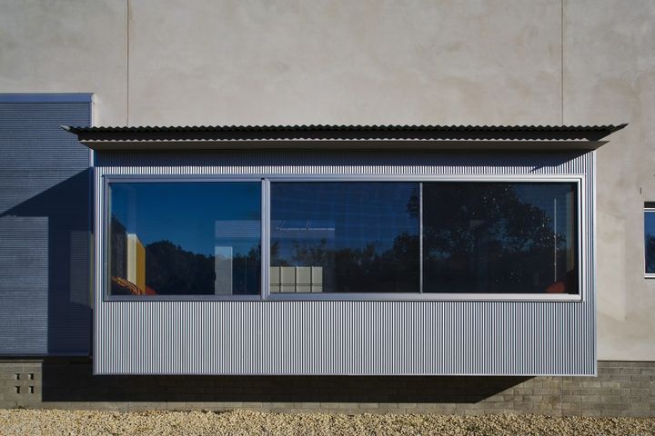 Introspective Modern Beach House With No Access to Sea Views