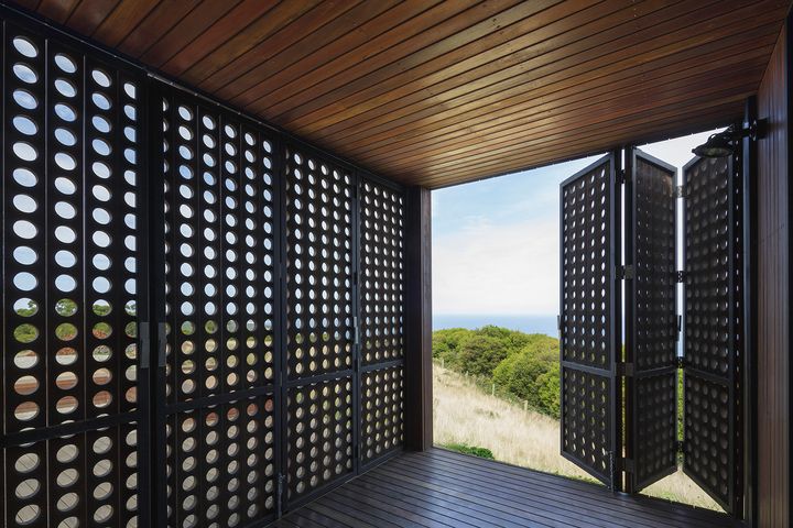 Moonlight Cabin: A Tiny But Perfectly Detailed Beachside Cabin