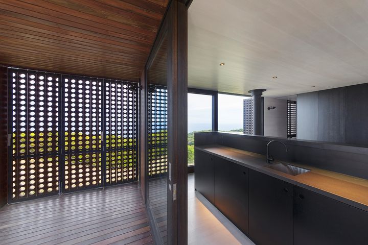 Moonlight Cabin: A Tiny But Perfectly Detailed Beachside Cabin