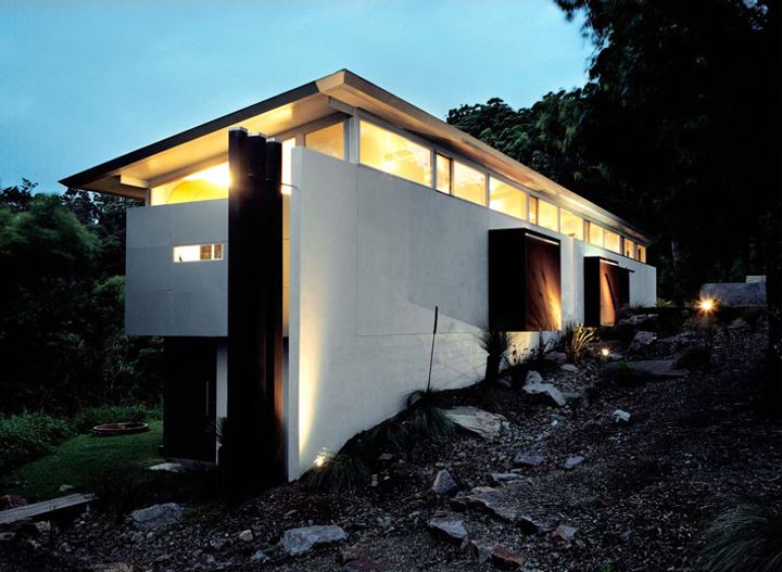 Mount Ninderry House: Low Budget Sustainable House in Picturesque Surrounds