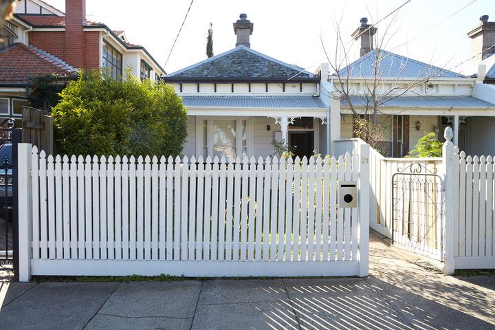 This Elsternwick Home Delights on a Narrow, Tightly Constrained Block