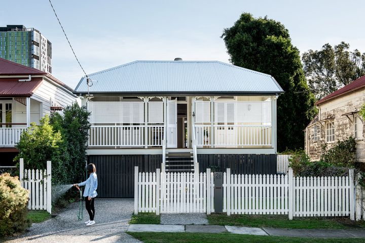 Queenslander Renovation Transforms One-bedroom into Family Home