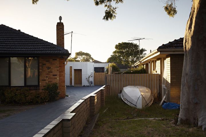 Paling Fence House: Fitting a Home in the Backyard Proves a Challenge