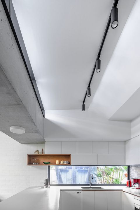 A Lounge Pavilion Set in a Sunken Garden Feels Both Indoors and Out