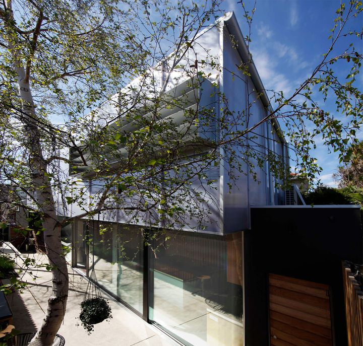 This Home's Translucent Walls Create Beautiful Effects Inside and Out