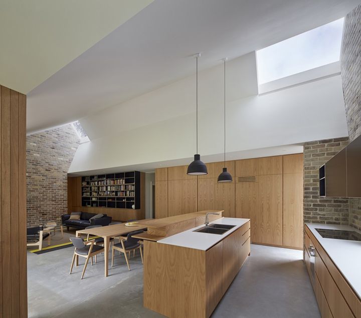 Skylight House: Natural Light and Seamless Connection to the Garden