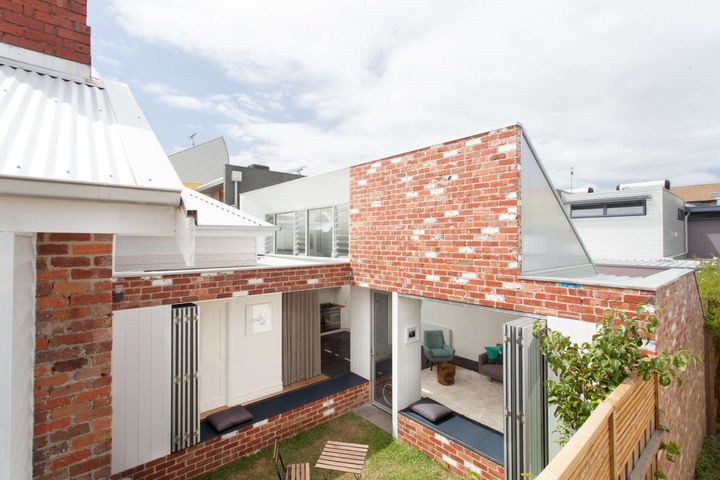 Turnaround House: Like a Sunflower, This House Grows to Face the Sun