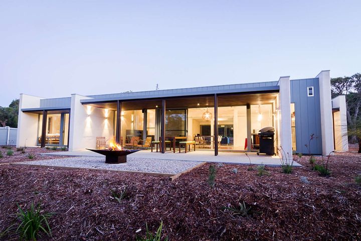 Wall and Wall House Uses Rammed Limestone for Style and Substance