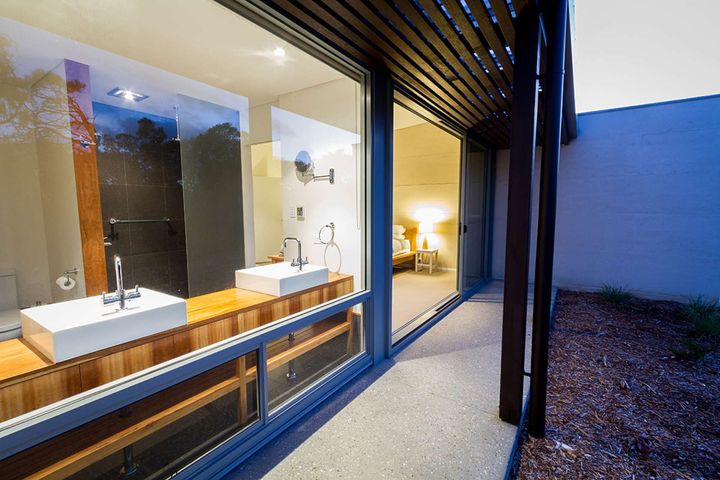 Wall and Wall House Uses Rammed Limestone for Style and Substance