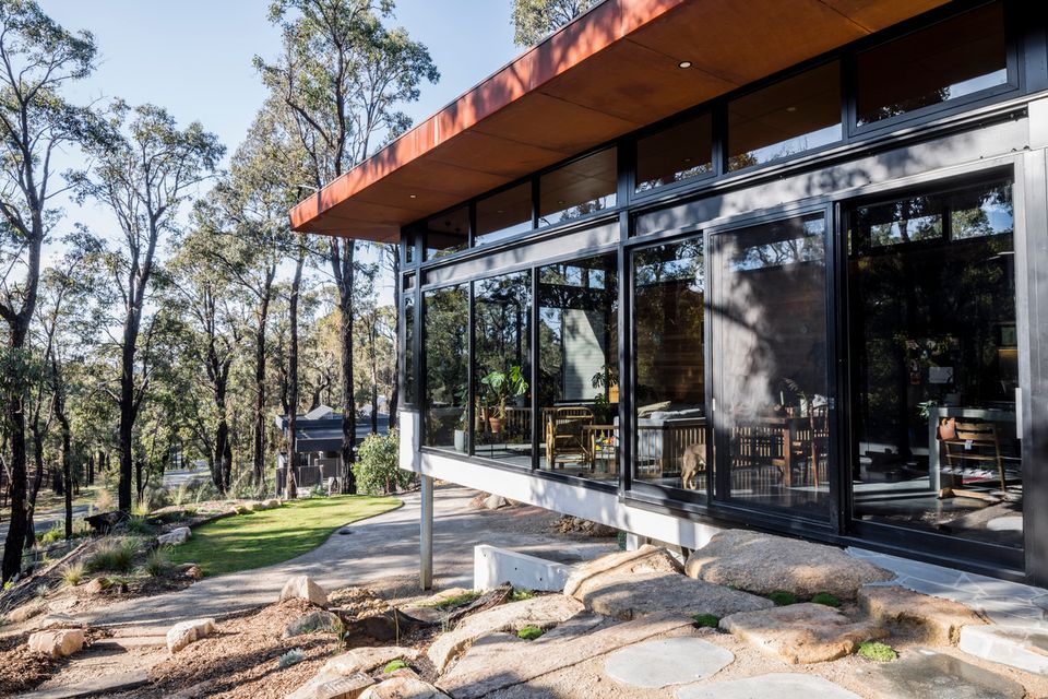 You'd Never Know How Close the Neighbours Are in This Bush Hideaway