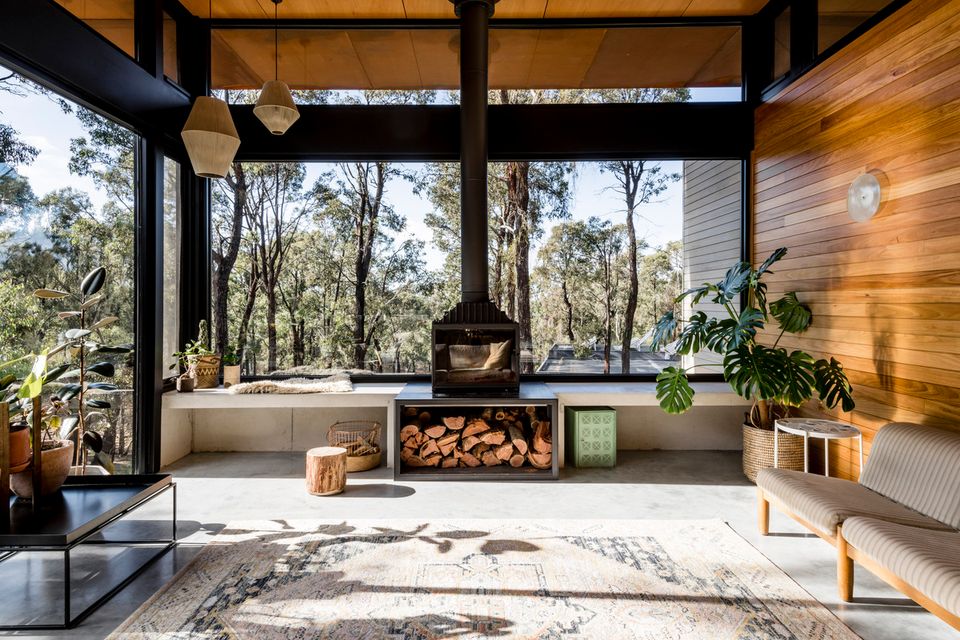 You'd Never Know How Close the Neighbours Are in This Bush Hideaway