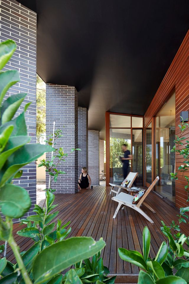 A Dramatic Brick Colonnade Links and Defines New Spaces in This Reno