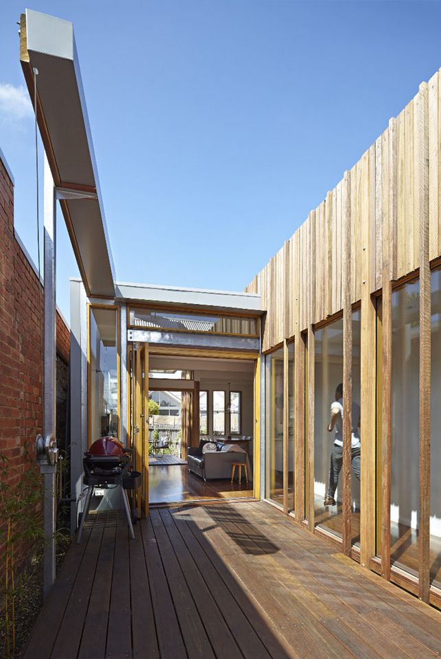 Convertible Courtyard House: When The Clouds Roll In, So Does the Roof