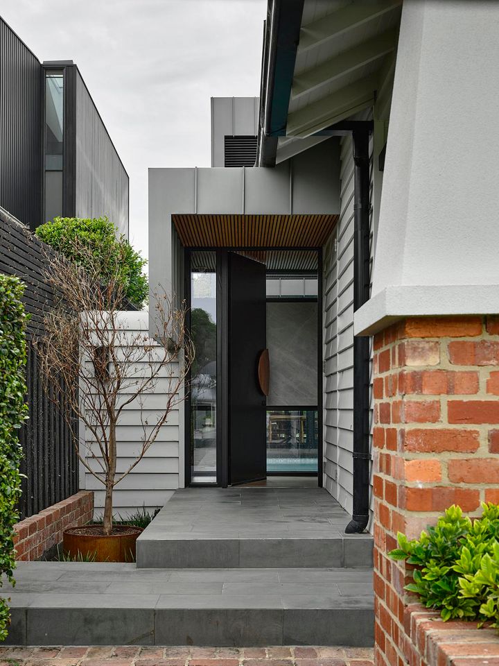 Sculptural Laneway Home Turns Its Back (In the Best Way)