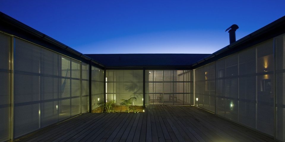 Introspective Modern Beach House With No Access to Sea Views