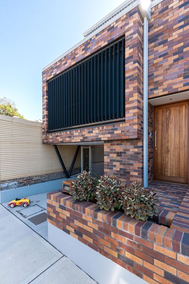 A New Laneway House Celebrates This Inner Suburb's History of Bricks