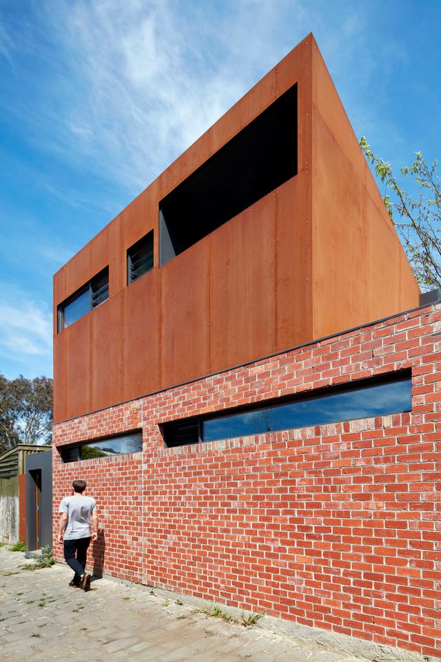 A Flexible, Multi-purpose Studio That Requires Very Little Land