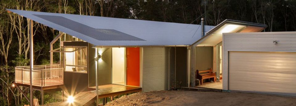 Tinbeerwah House Sits Lightly on a Challenging Site