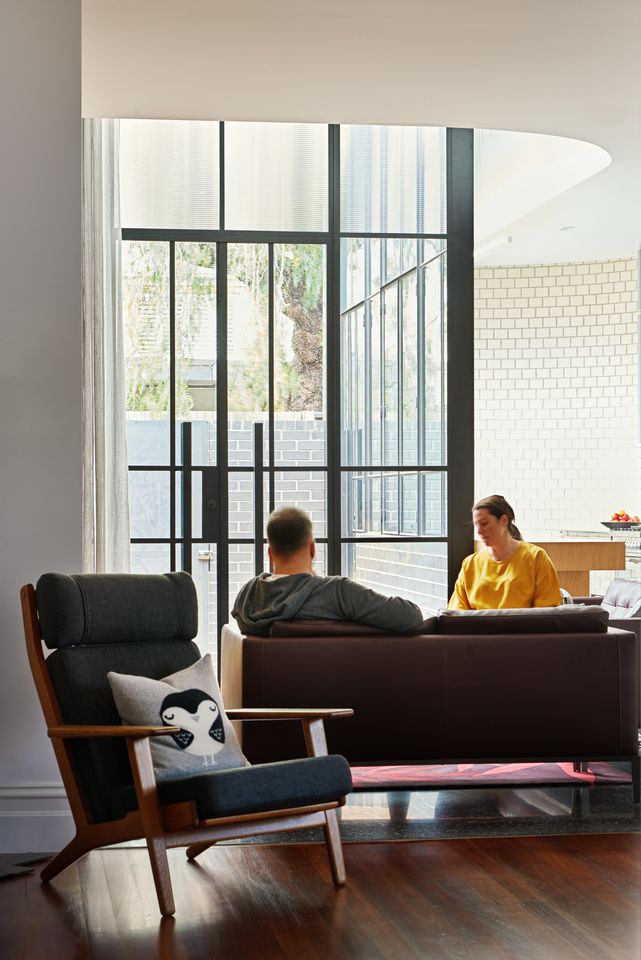 A Curve in the Boundary Is Turned Into an Asset at This Playful Home