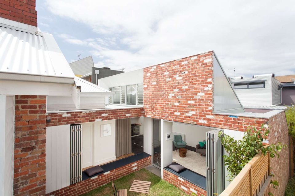 Turnaround House: Like a Sunflower, This House Grows to Face the Sun