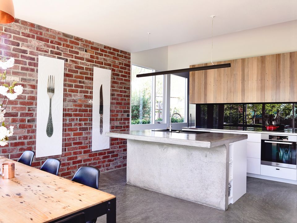 Winscombe Extension Connects the Home to a Manicured Rear Garden
