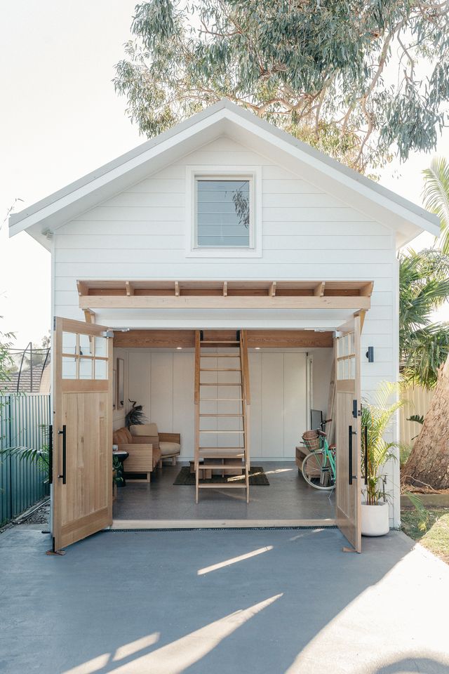 A Renovation Project for a Woodworker Captures Laid-back Beach Vibes